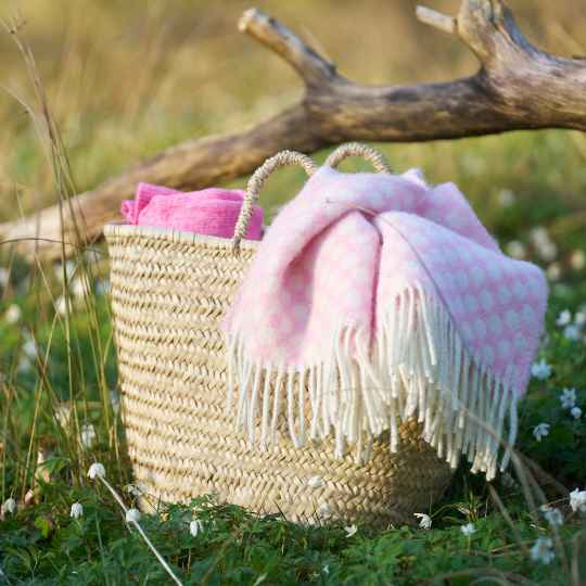 Find Your Perfect Spring Wool Throws and Blankets – Country Mouse